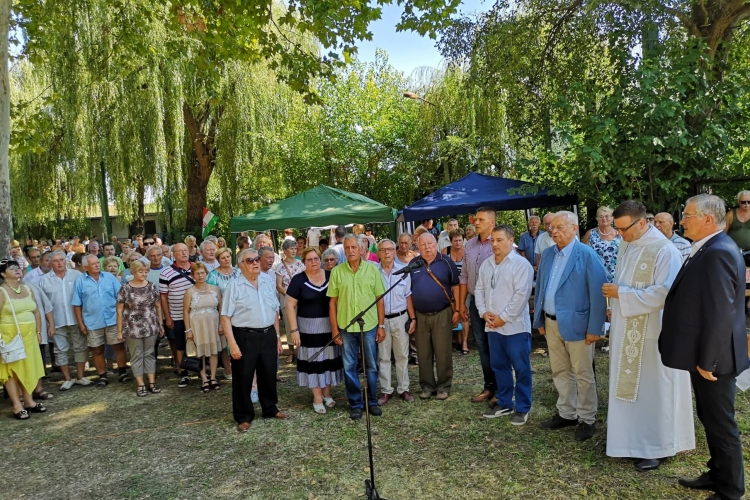 Harrach Péter: Ezer éve változatlan a magyar állam, a magyar emberek ...